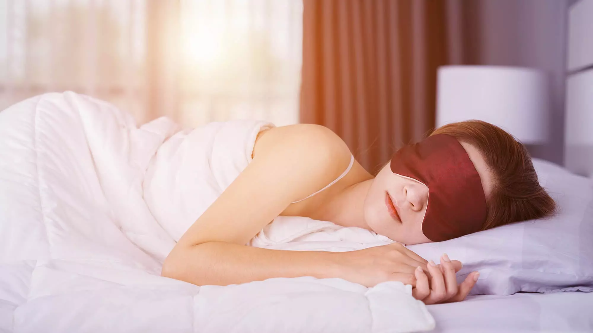 શ્રેષ્ઠ સ્લીપ માસ્ક તમને રાતની સારી ઊંઘ મેળવવામાં મદદ કરે છે