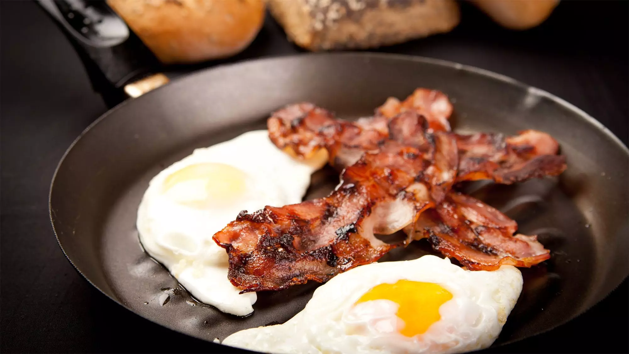 De bêste goedkeape non-stick pannen en frituurpannen foar jo keuken