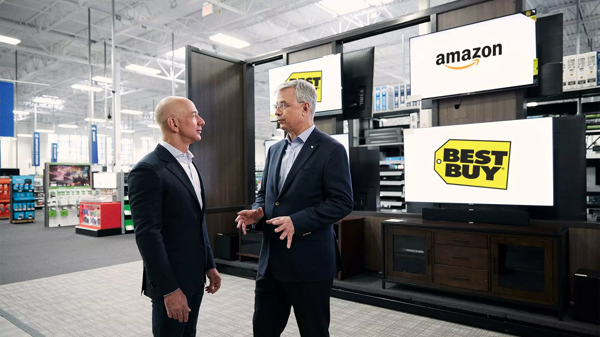 Amazon ще продава телевизори в Best Buy, стига да нямате нищо против Fire TV