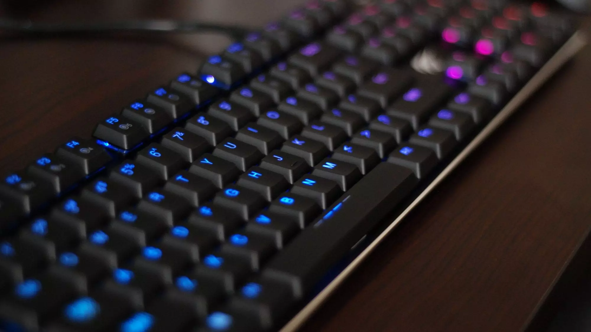 HAVIT Mechanical Keyboard Review: Tsawg Profile, Muaj yeeb yuj, thiab lom zem los ntaus rau