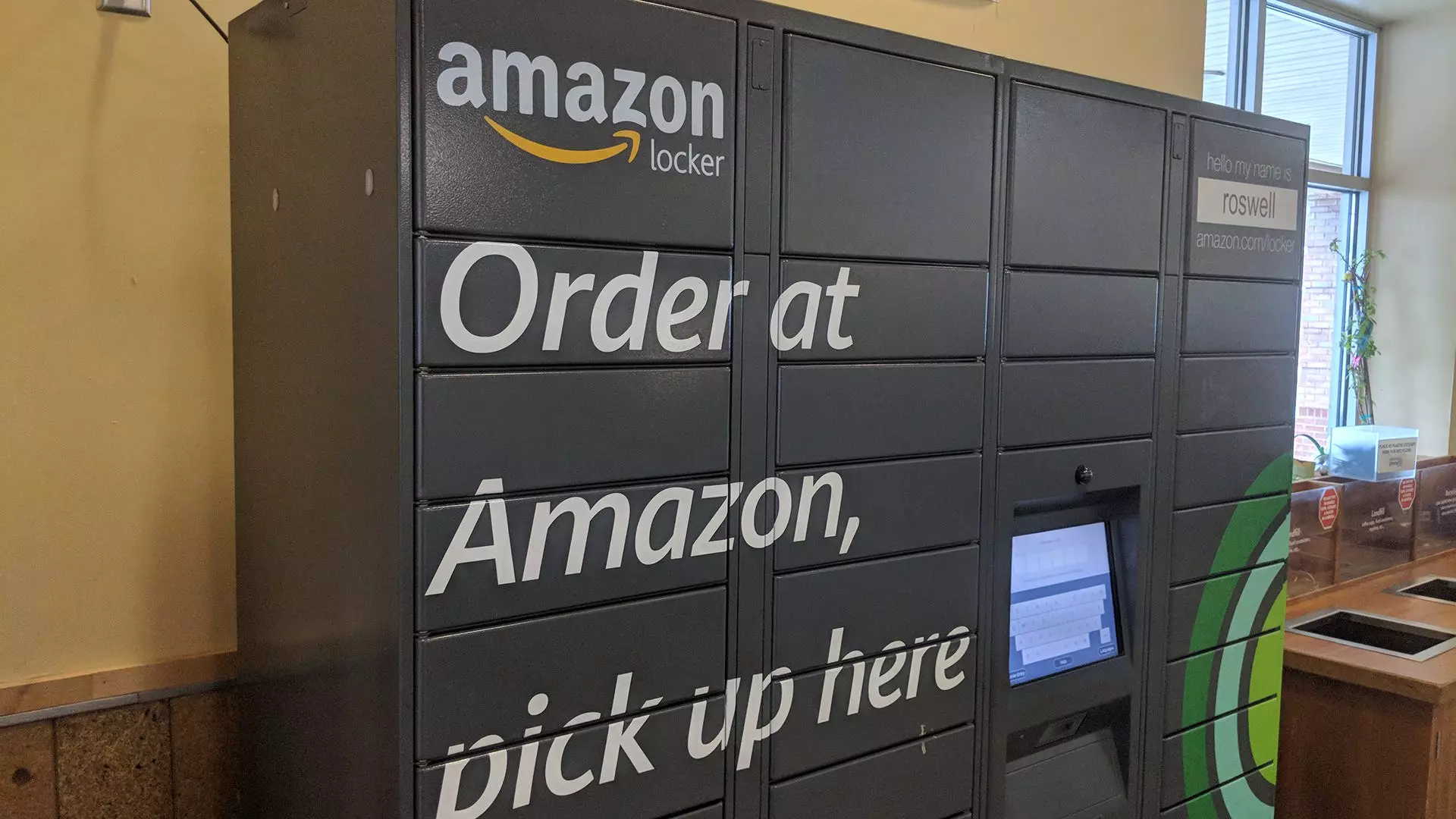 Det er super nemt at bruge Amazon Locker og kan spare dig tid og penge