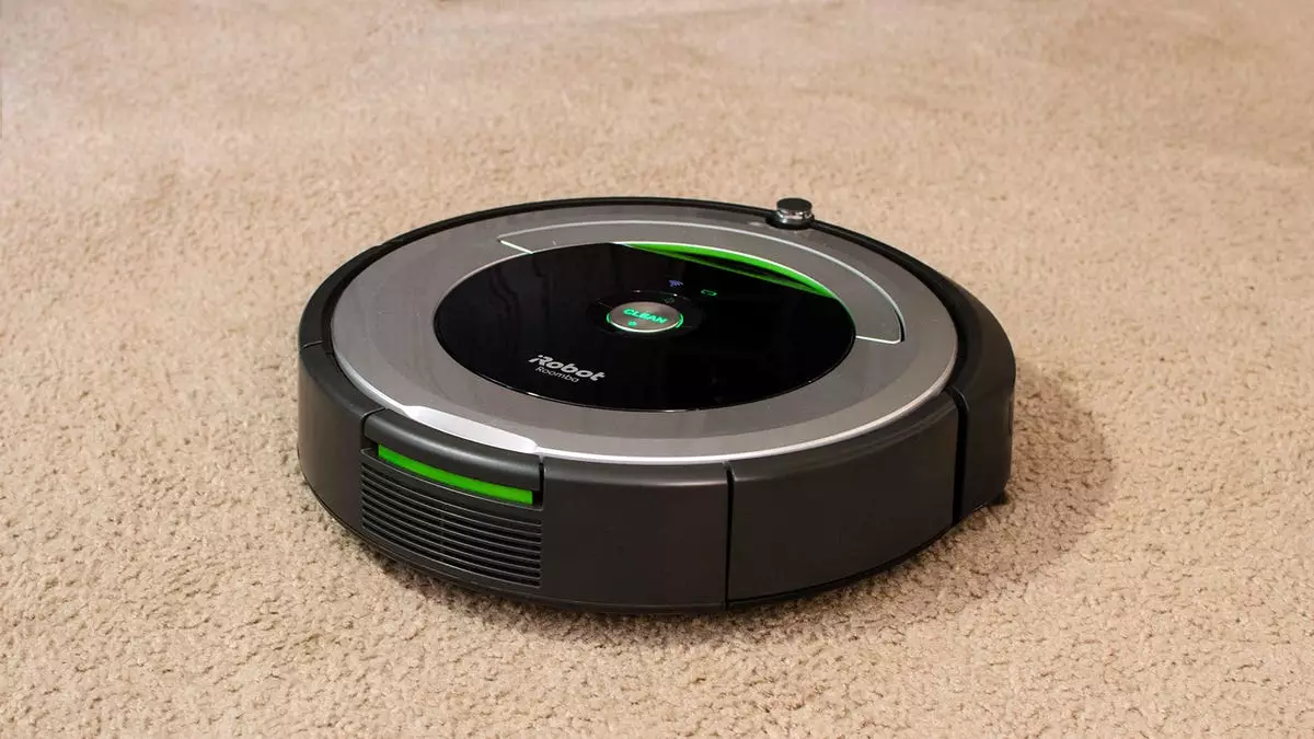Recenzie Roomba 690: Ce ar trebui să fie un robot aspirator modern 10154_1