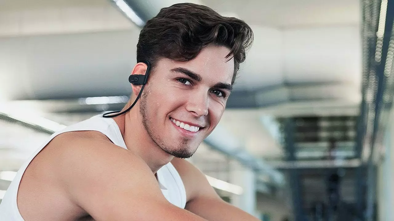 Earbuds Bluetooth is Fearr don Ghiomnáisiam