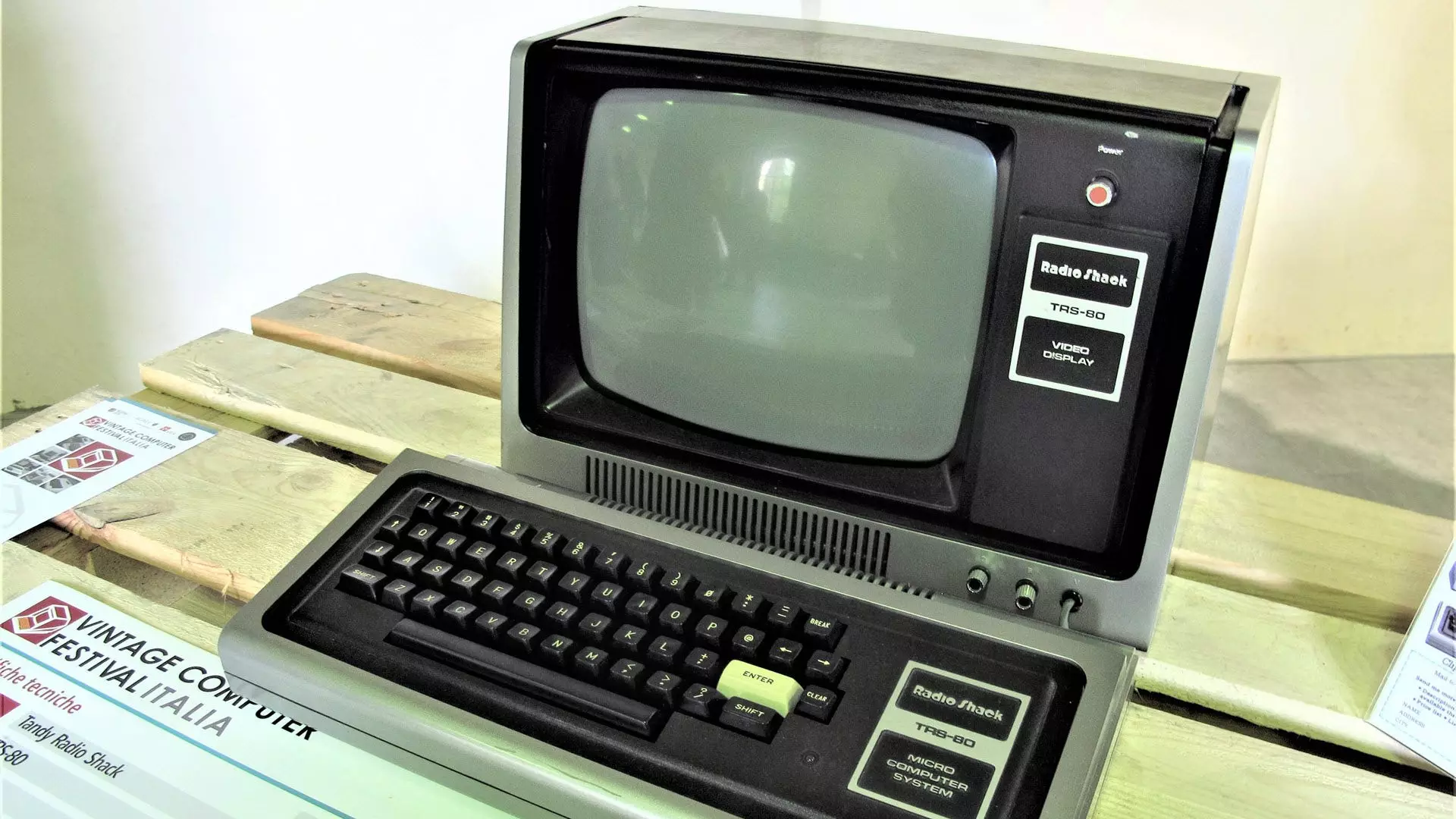 یک کامپیوتر TRS-80 در یک موزه