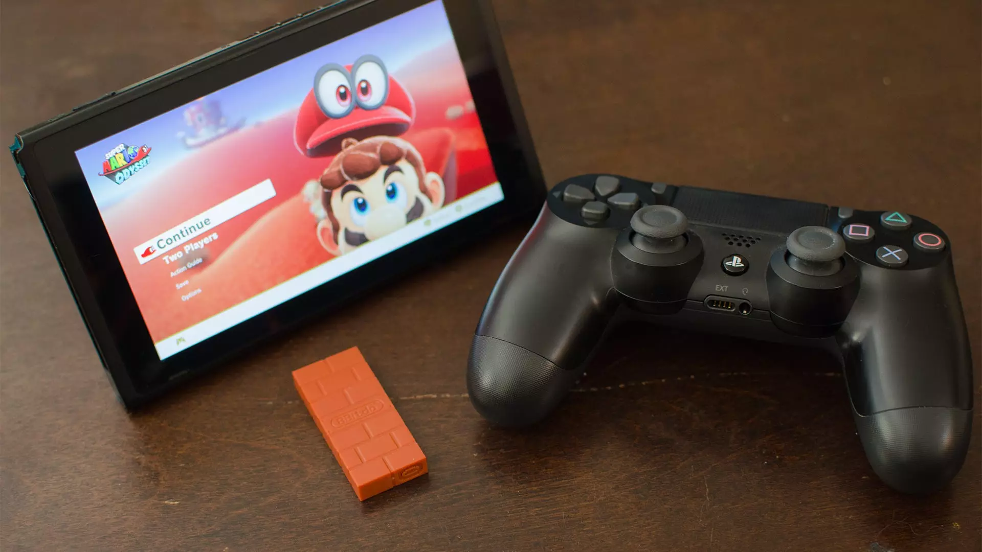 8Bitdo Nirxdana Adaptera Bluetooth: Kontrolkerê PS4 Li ser Veguheztinê Li Malê Xwe Xwe Dibîne