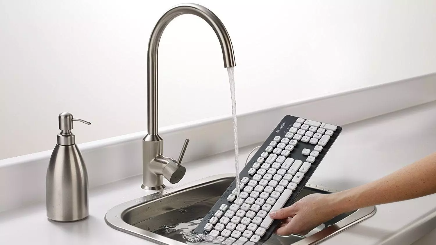 5 vandeniui atsparios klaviatūros, padėsiančios išgyventi išsiliejus kavai ir dar daugiau