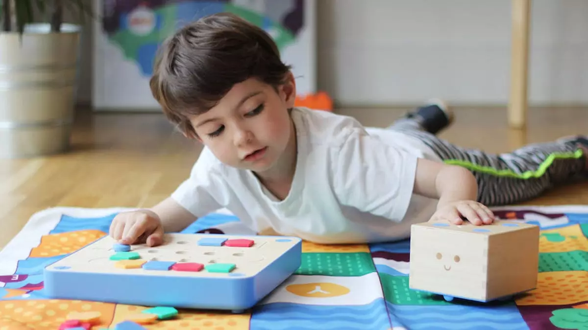 6 веселих розвиваючих іграшок і додатків, щоб навчити своїх дітей програмувати 10307_1