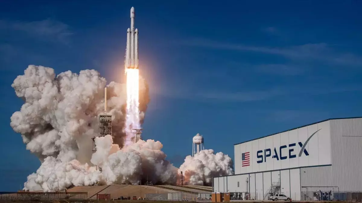 SpaceX raketasining uchirilishi
