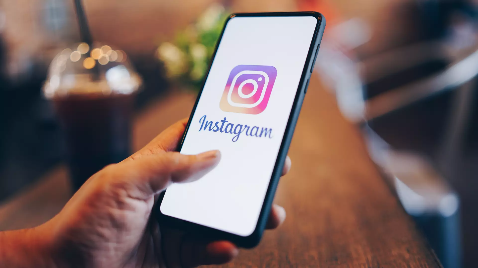Instagram kërkon një video selfie nga adoleshenti juaj