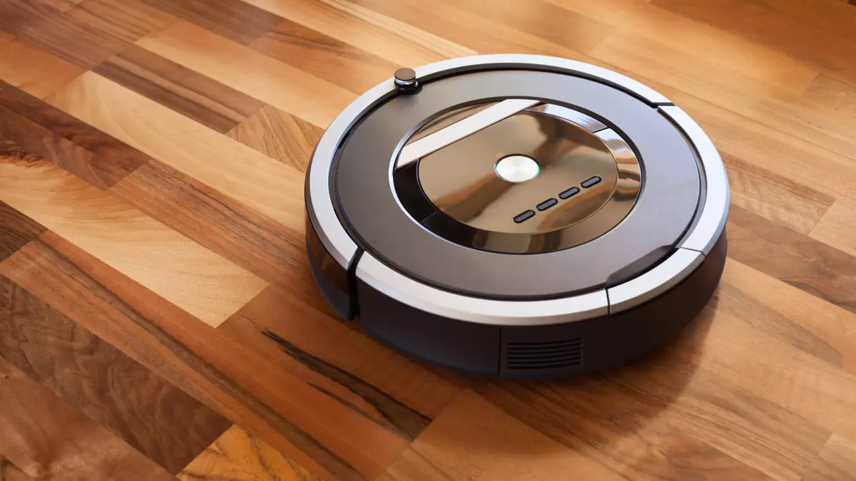 لیمینیٹ لکڑی کے فرش پر روبوٹک ویکیوم کلینر سمارٹ کلیننگ ٹیکنالوجی
