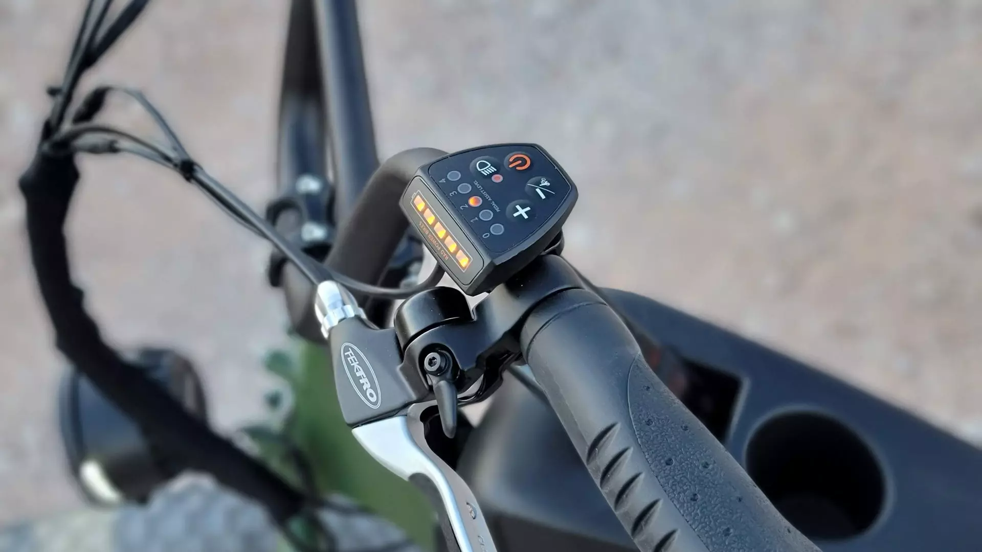 Rad Power Bikes 充電和控制面板