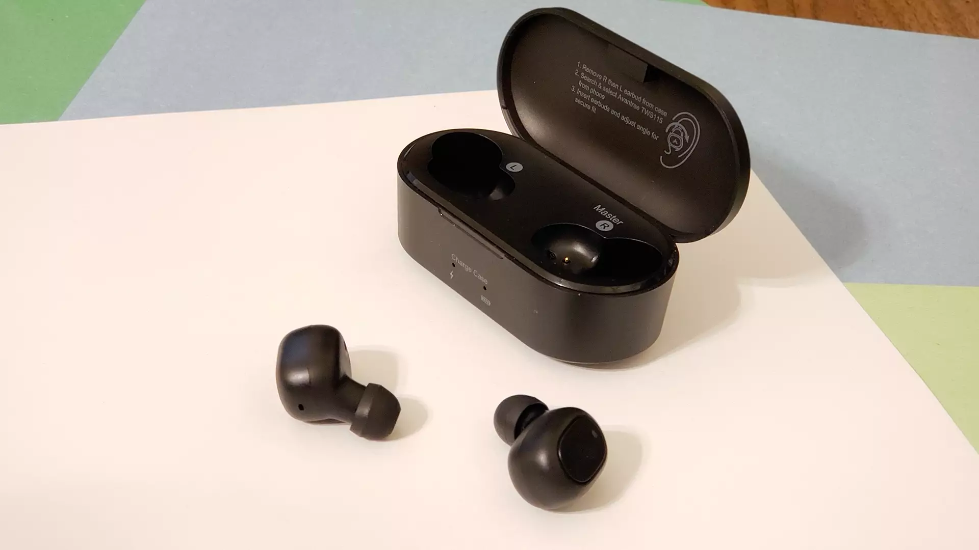 Resnične brezžične ušesne slušalke Avantree TWS115: ojačitev nizkih tonov in brezžično polnjenje poceni