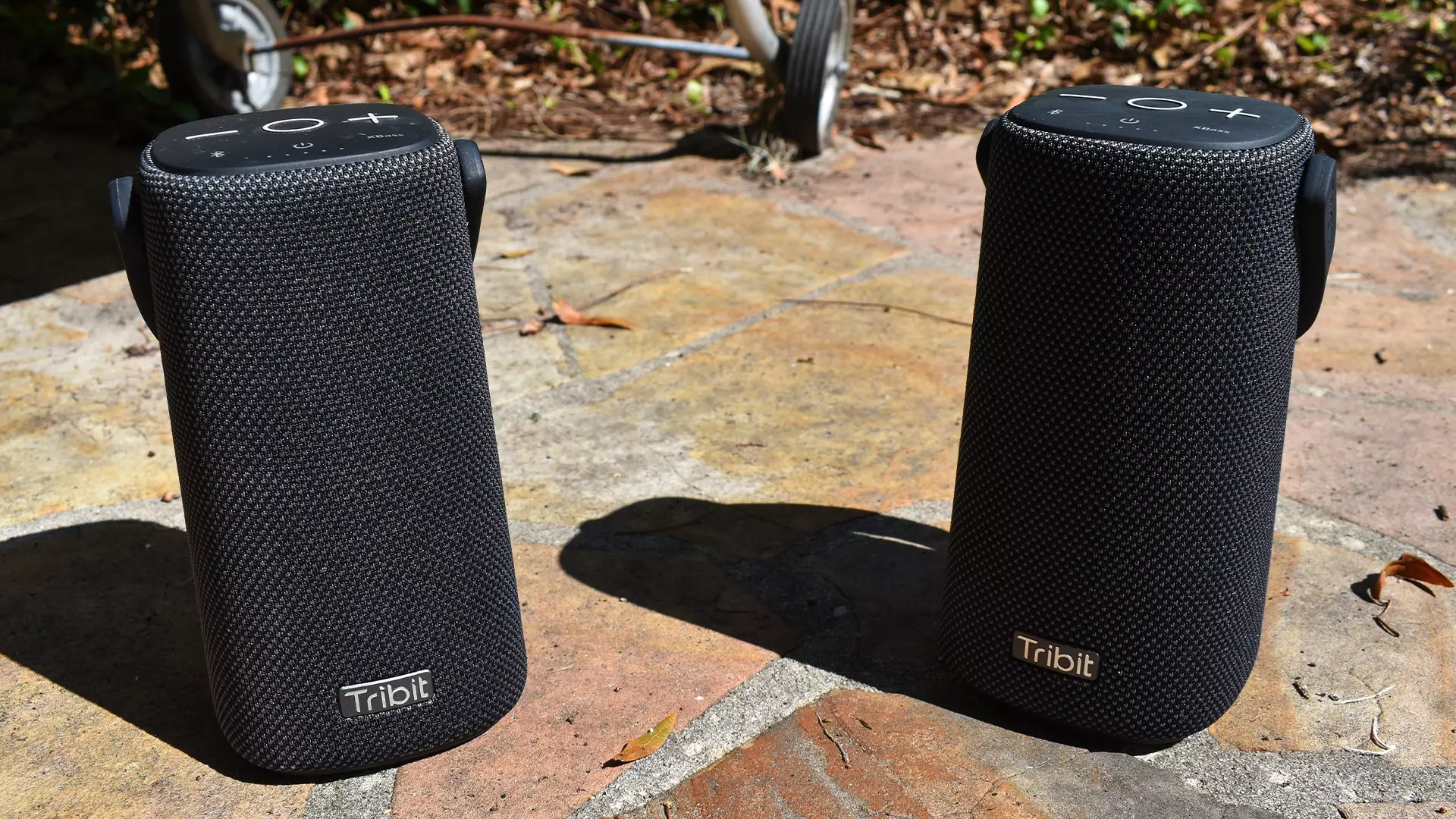 Dua speaker Tribit Stormbox Pro dalam mode Pesta.