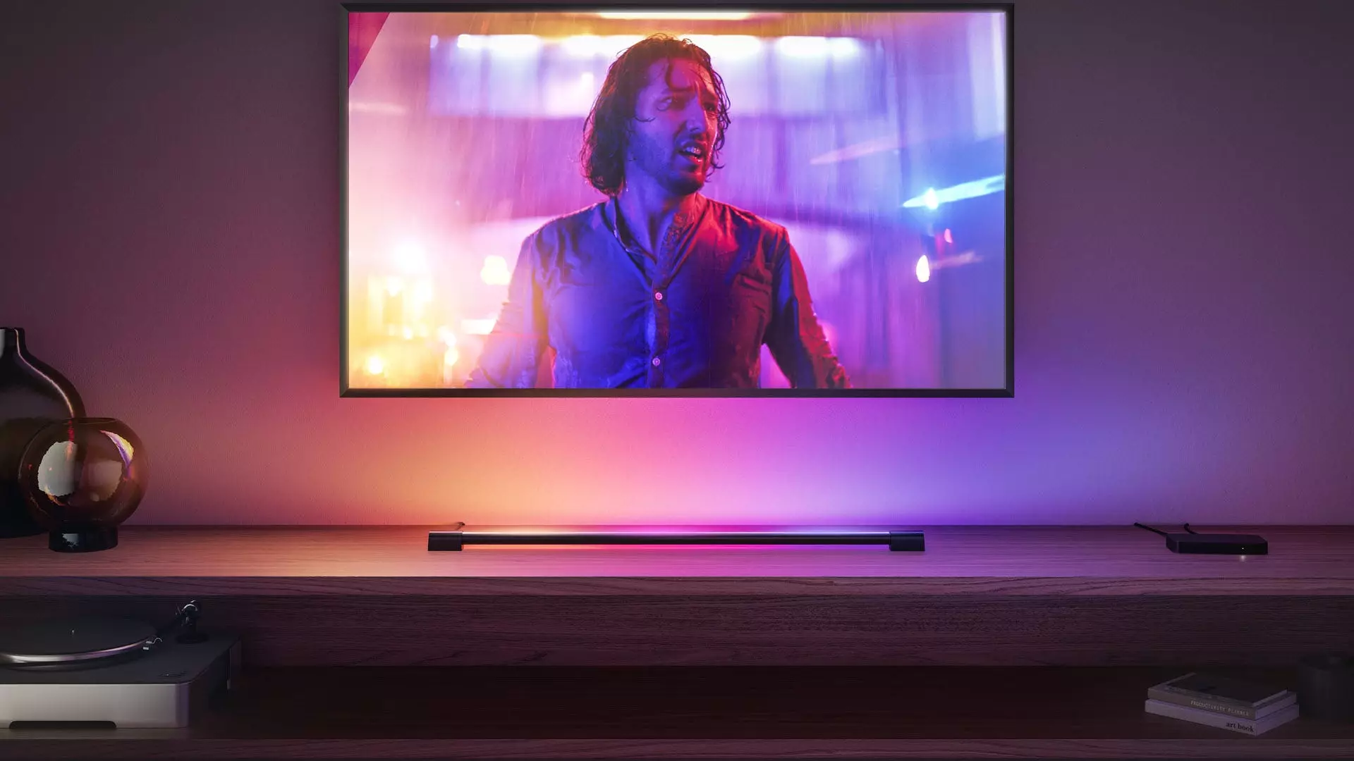 Ndriçimi i paragjykimit të televizorit inteligjent Philips Hue Play Gradient përputhet me përmbajtjen në ekran.