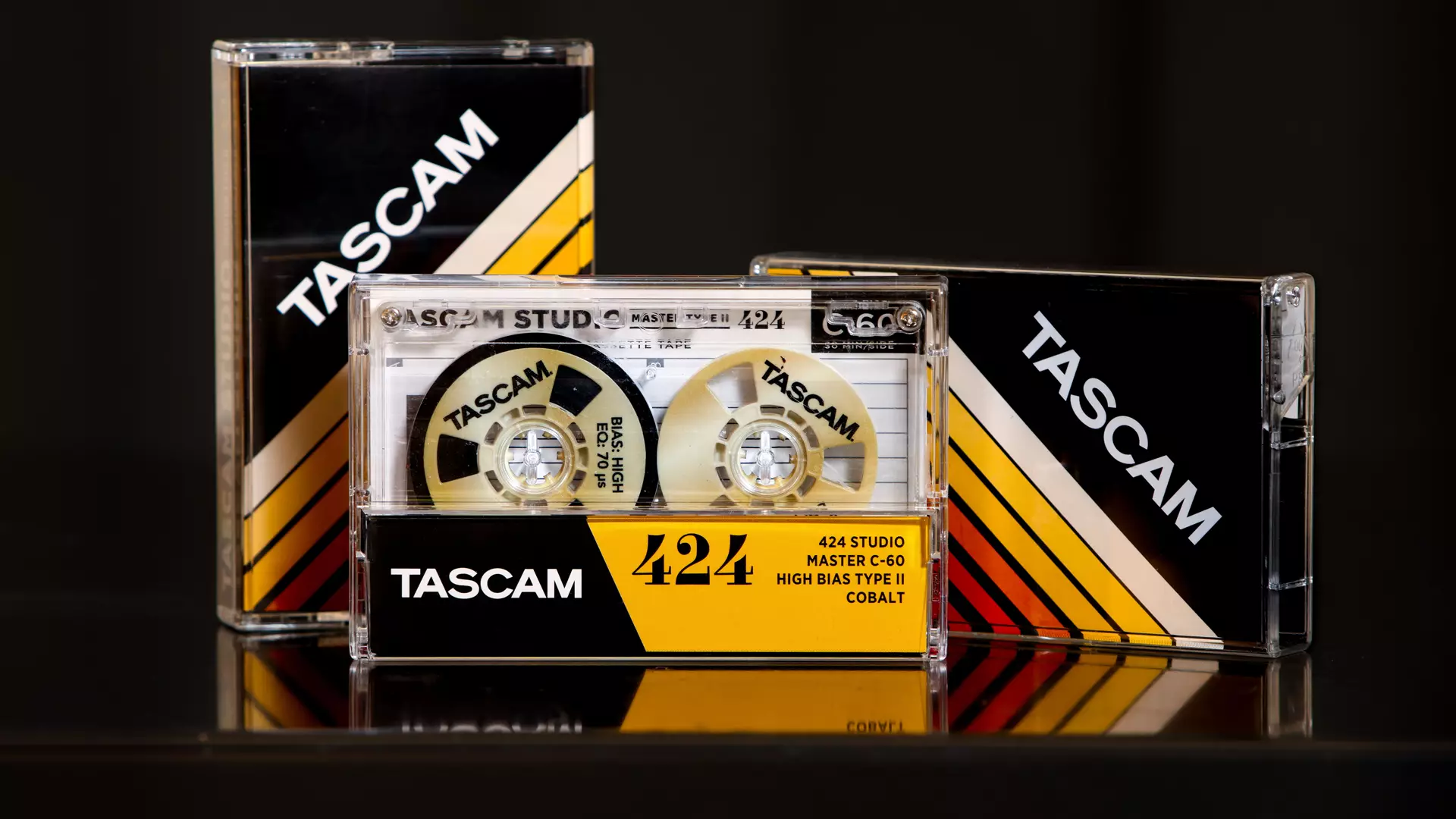 Gibuhi sa Tascam ang Talagsaong mga Cassette para sa Vintage Four-Track Recorder