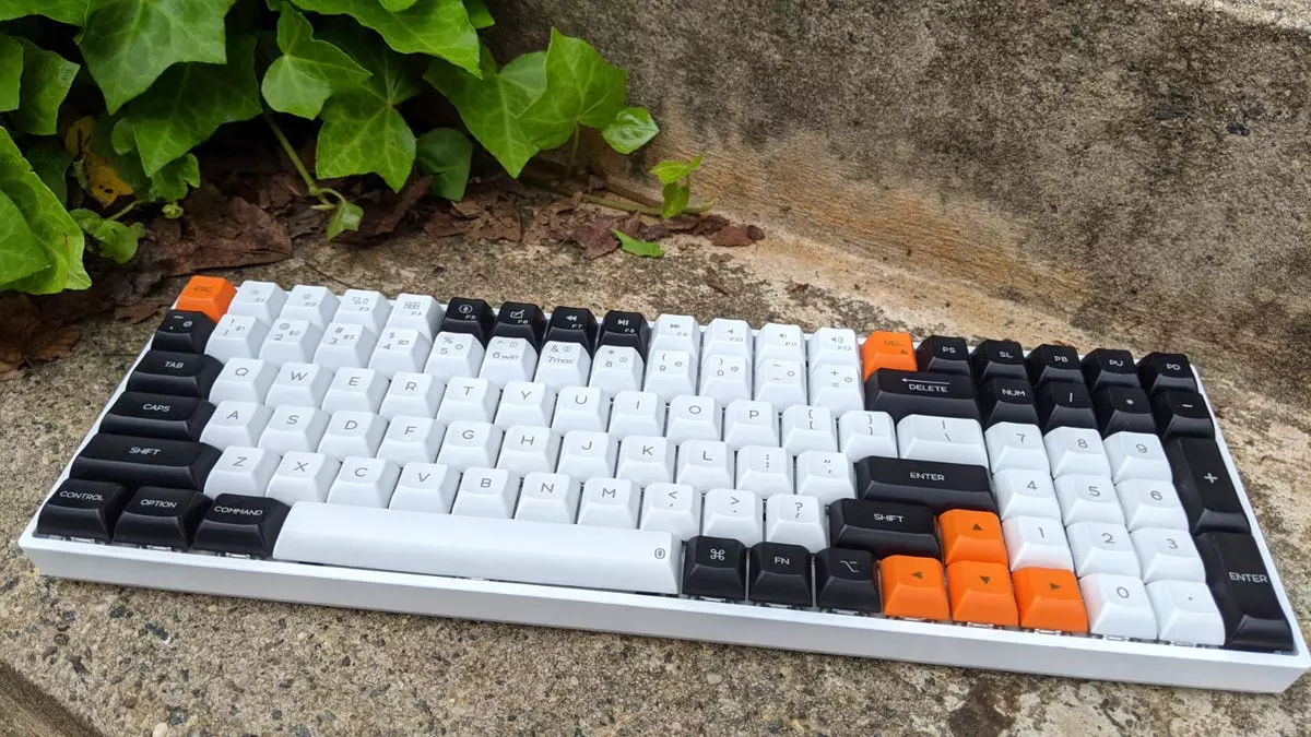 Epomaker GK96S klavye sou etap konkrè