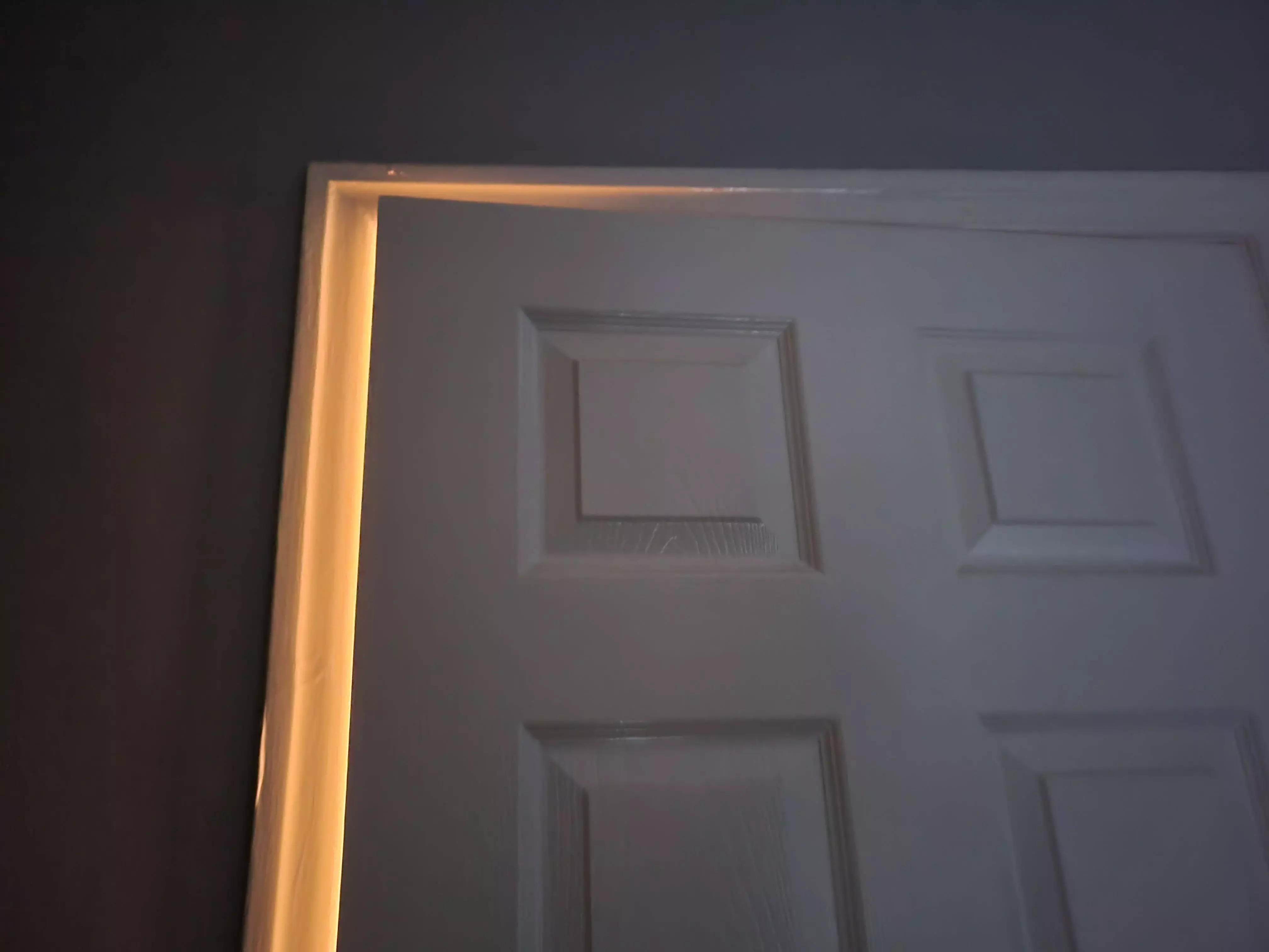 Врата при слаба светлина, заснета на Galaxy S21