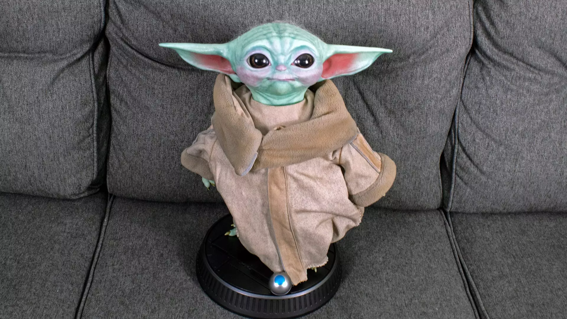 Похарчих $350 за реплика на Baby Yoda в реален размер и дори не съм ядосан