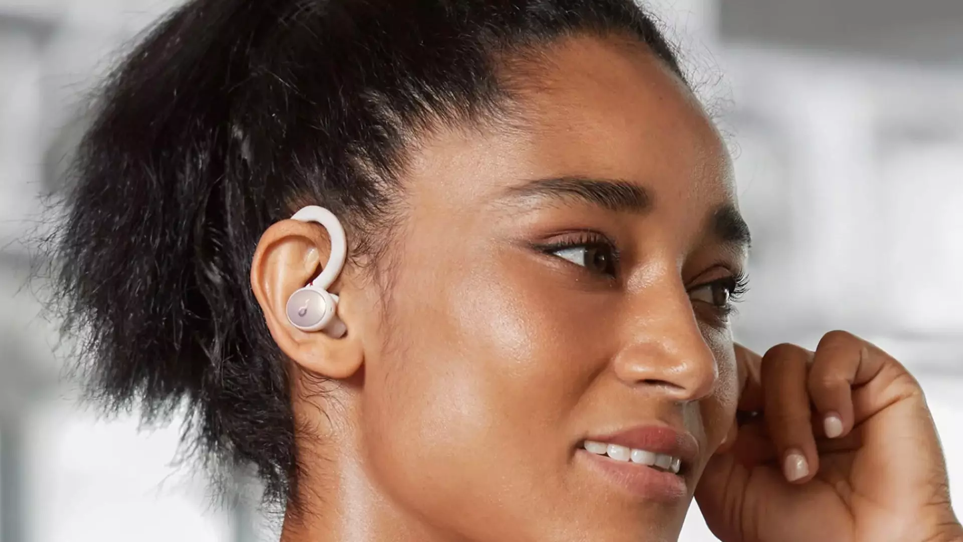 Los nuevos auriculares deportivos Sport X10 de Anker están hechos para permanecer en su oído