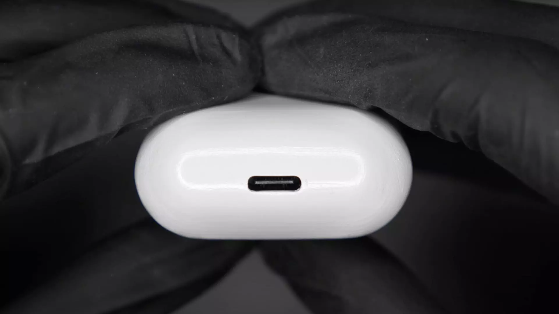 Agregue carga USB-C a sus AirPods con este kit impreso en 3D