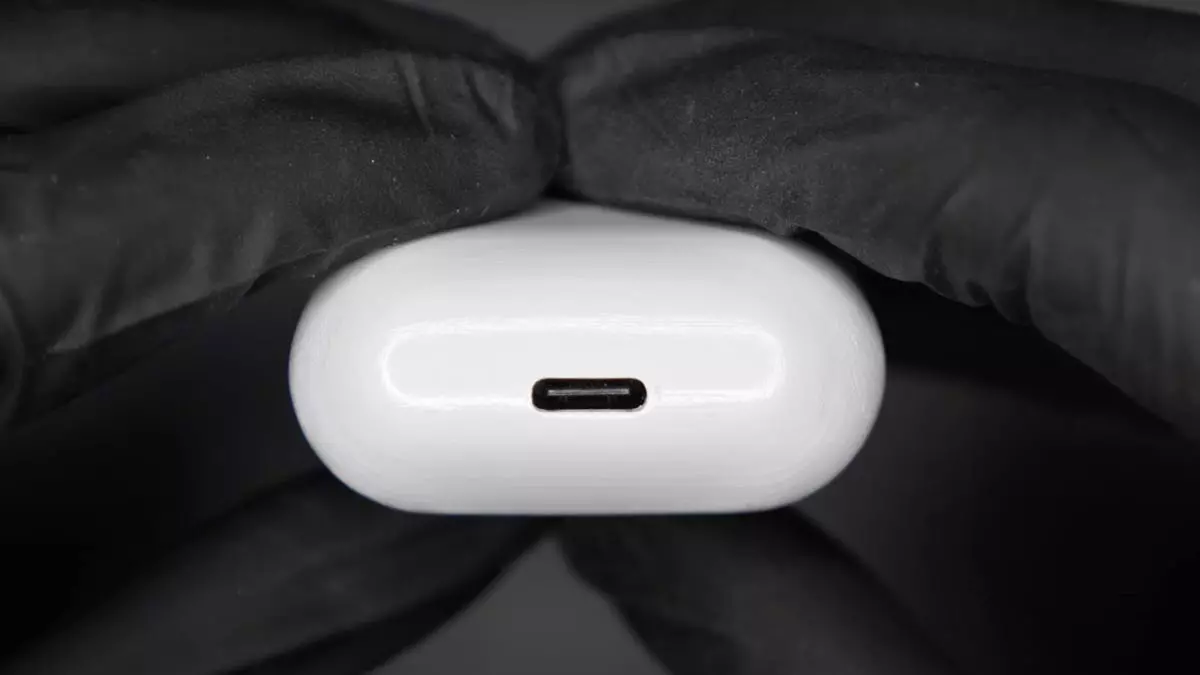 USB-C бар 3D басып шығарылған AirPods