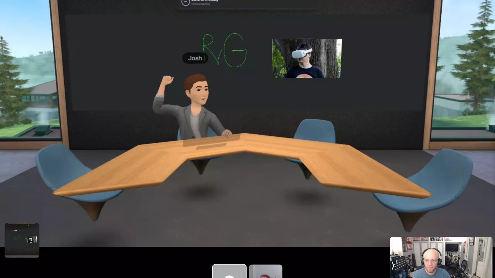 Аватар віртуальнай рэальнасці трымае яго на біцэпсе