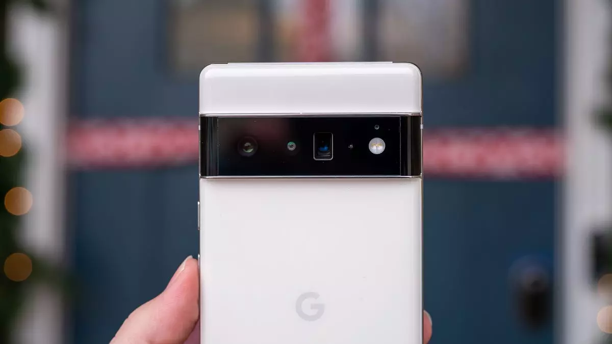 Bližnji posnetek izbokline kamere Google Pixel 6 Pro