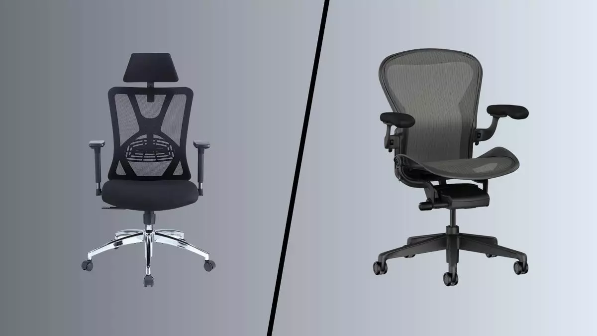 Два лучших эргономичных офисных стула рядом, включая стул Ticova и офисный стул Aeron от Herman Miller.
