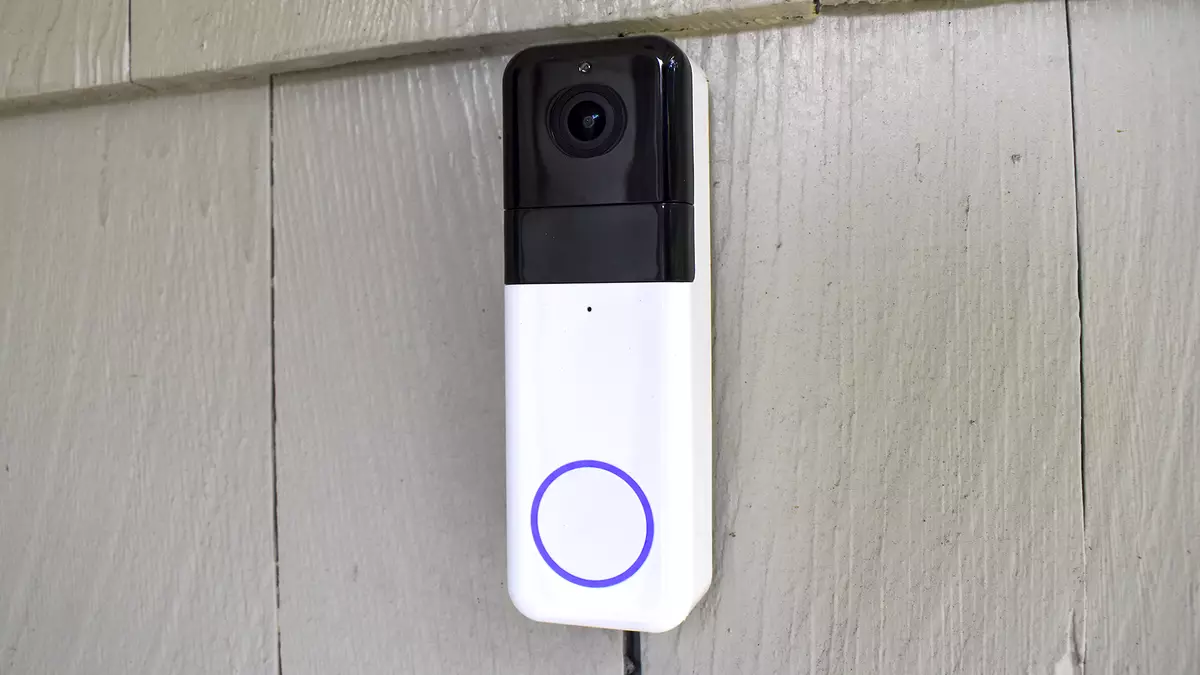 Wyze Video Doorbell Pro ao lado da miña casa.