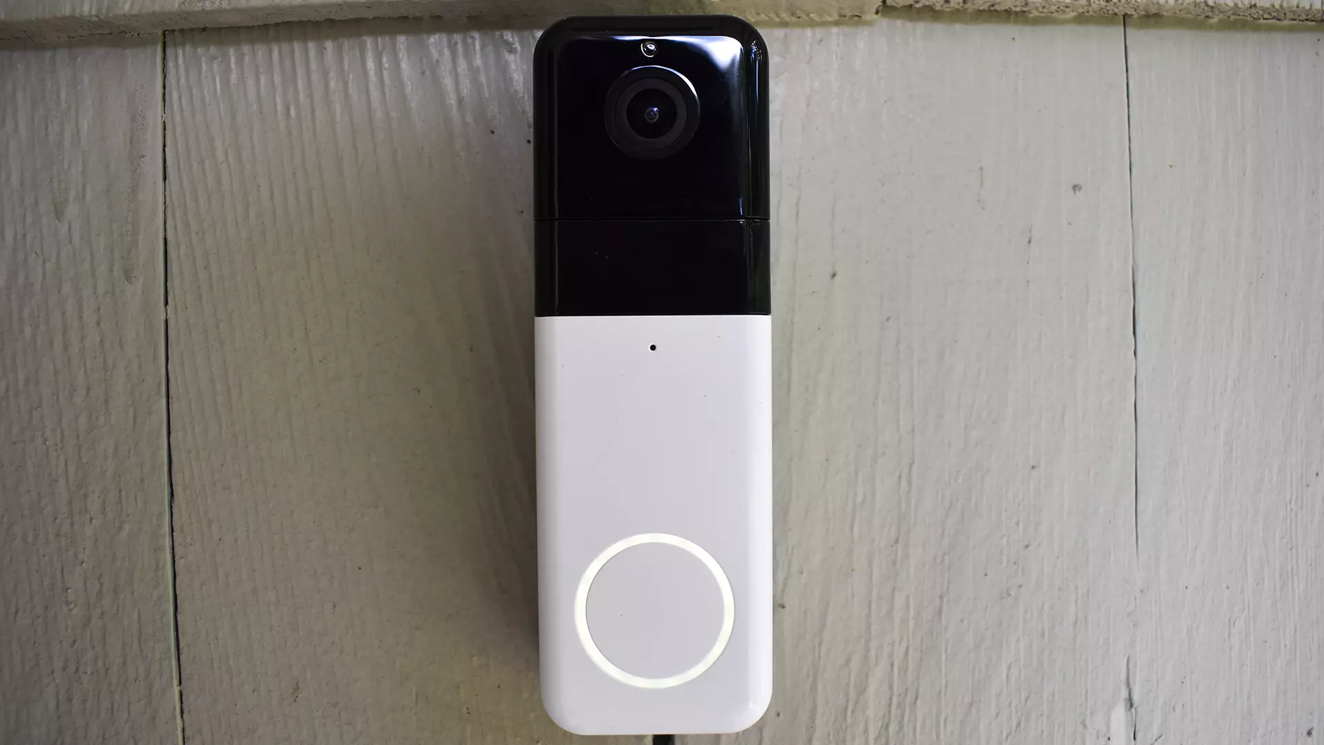 Wyze Video Doorbell Pro brilla cunha luz branca.