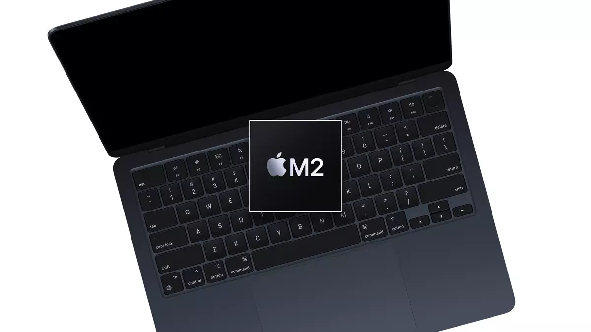 MacBookga oo leh Chip M2 ah.