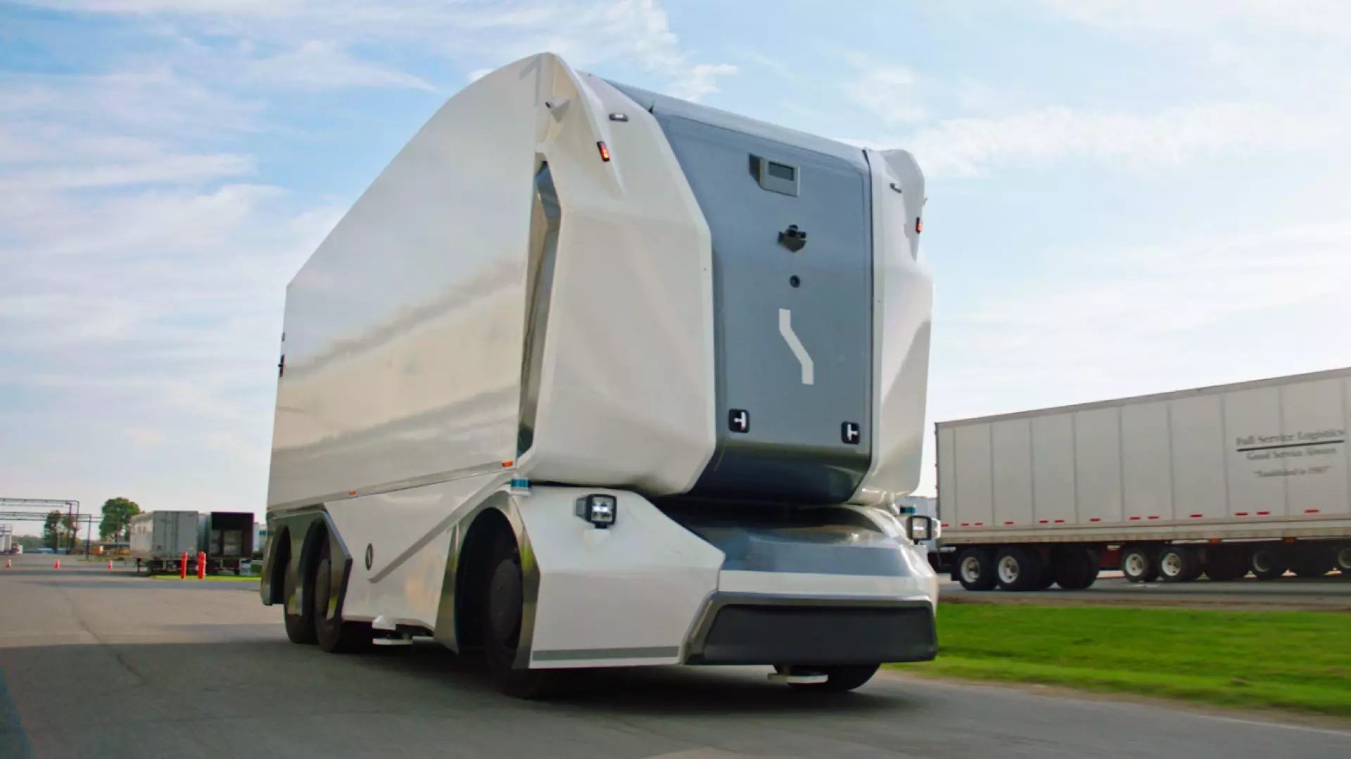 Masivni avtonomni tovornjaki Einride odobreni za ceste v ZDA
