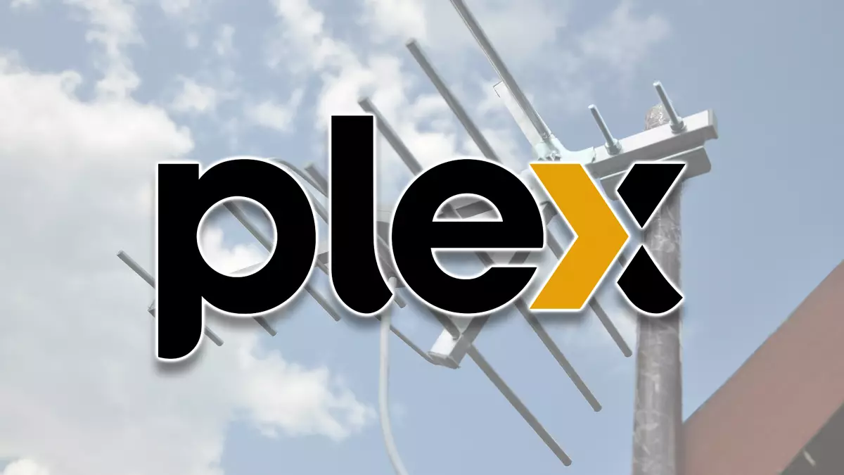 戶外電視天線上的 Plex 標誌。