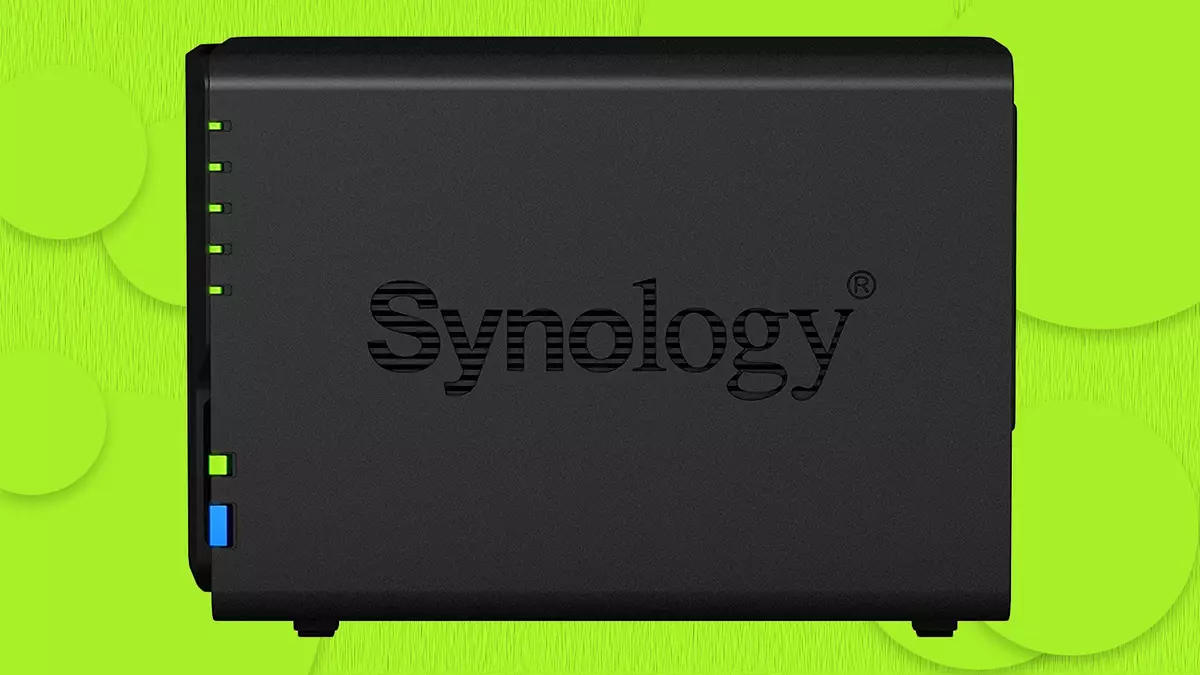 La Synology DS220+ NAS-unuo.