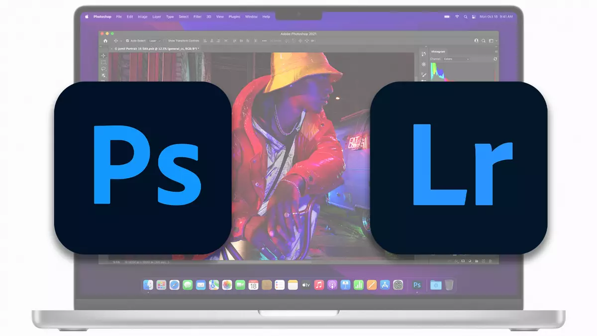 Τα λογότυπα Photoshop και Lightroom πάνω από ένα MacBook Pro που εκτελεί Photoshop.