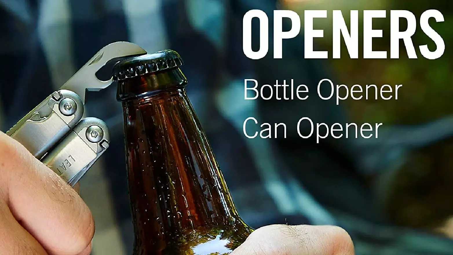 बिअर उघडण्यासाठी चामड्याचा वापर केला जात आहे