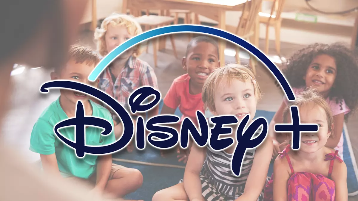 Disney+ логотипі бар мектеп жасына дейінгі балалар тобы.