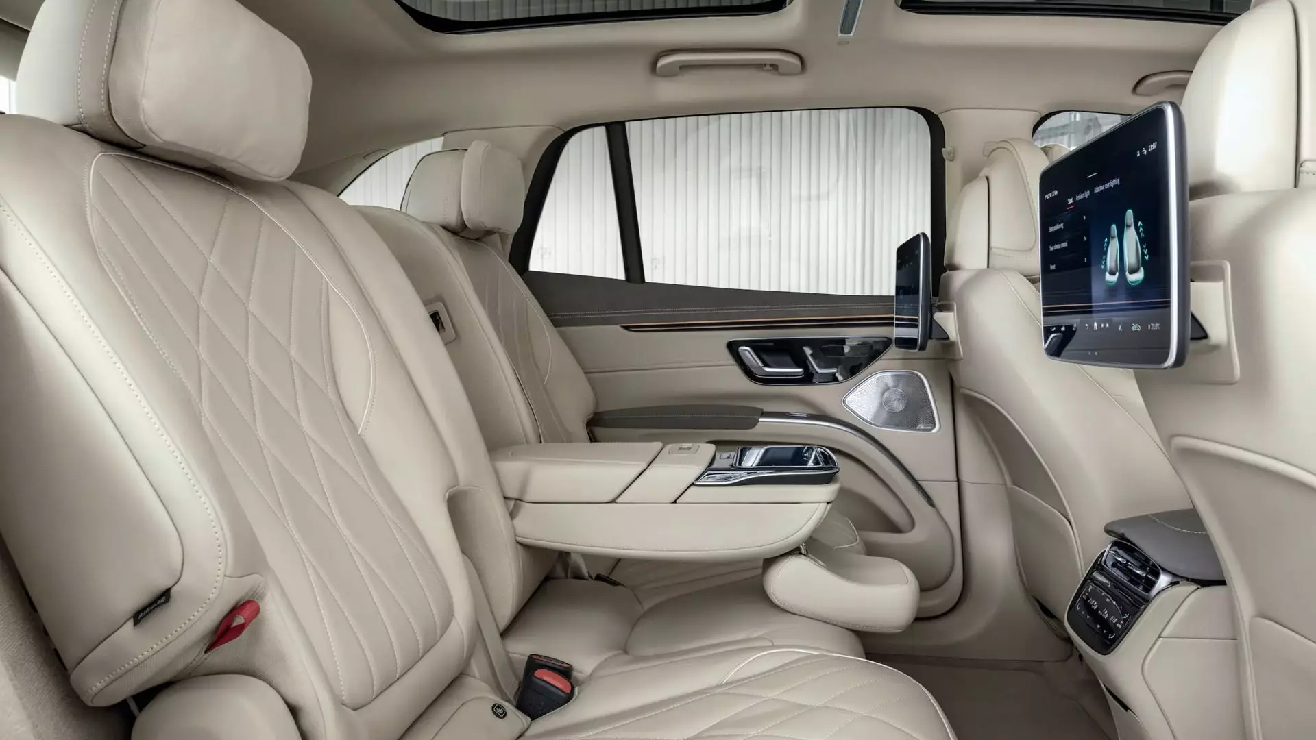 Mercedes-Benz rear-seat displays