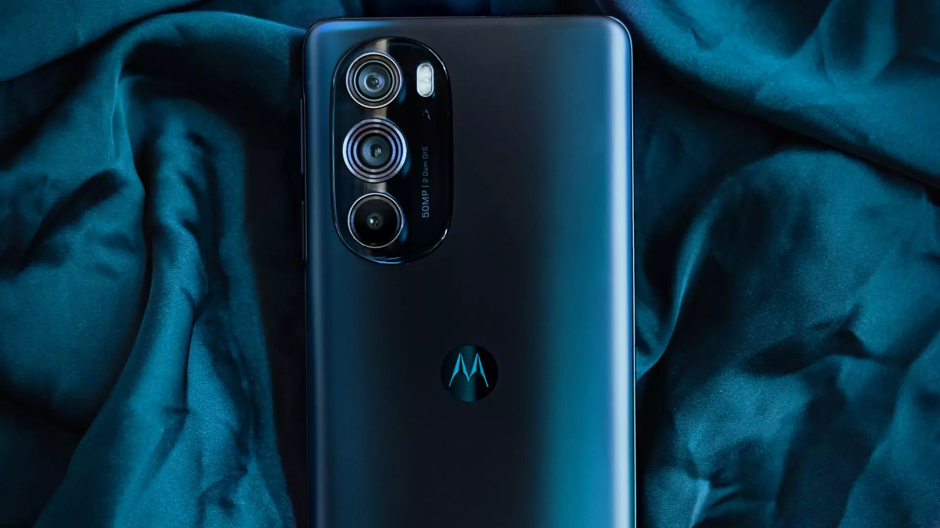 Телефони нави Motorola Edge+ барои соли 2022
