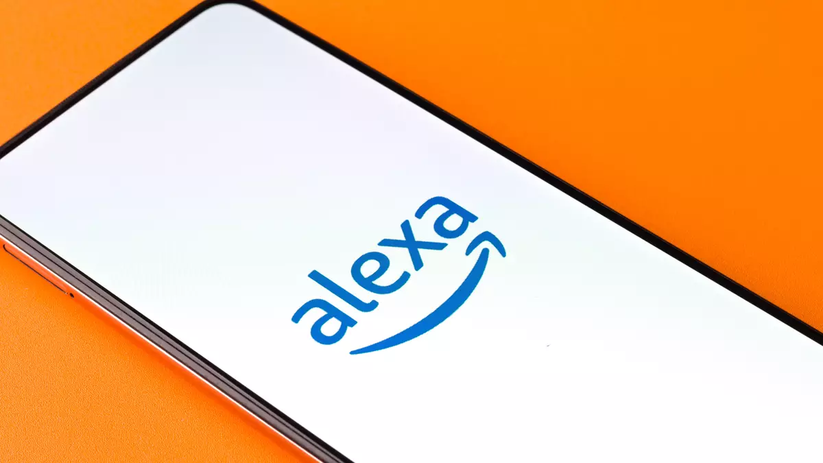 Amazon Alexa -logo puhelimen näytöllä