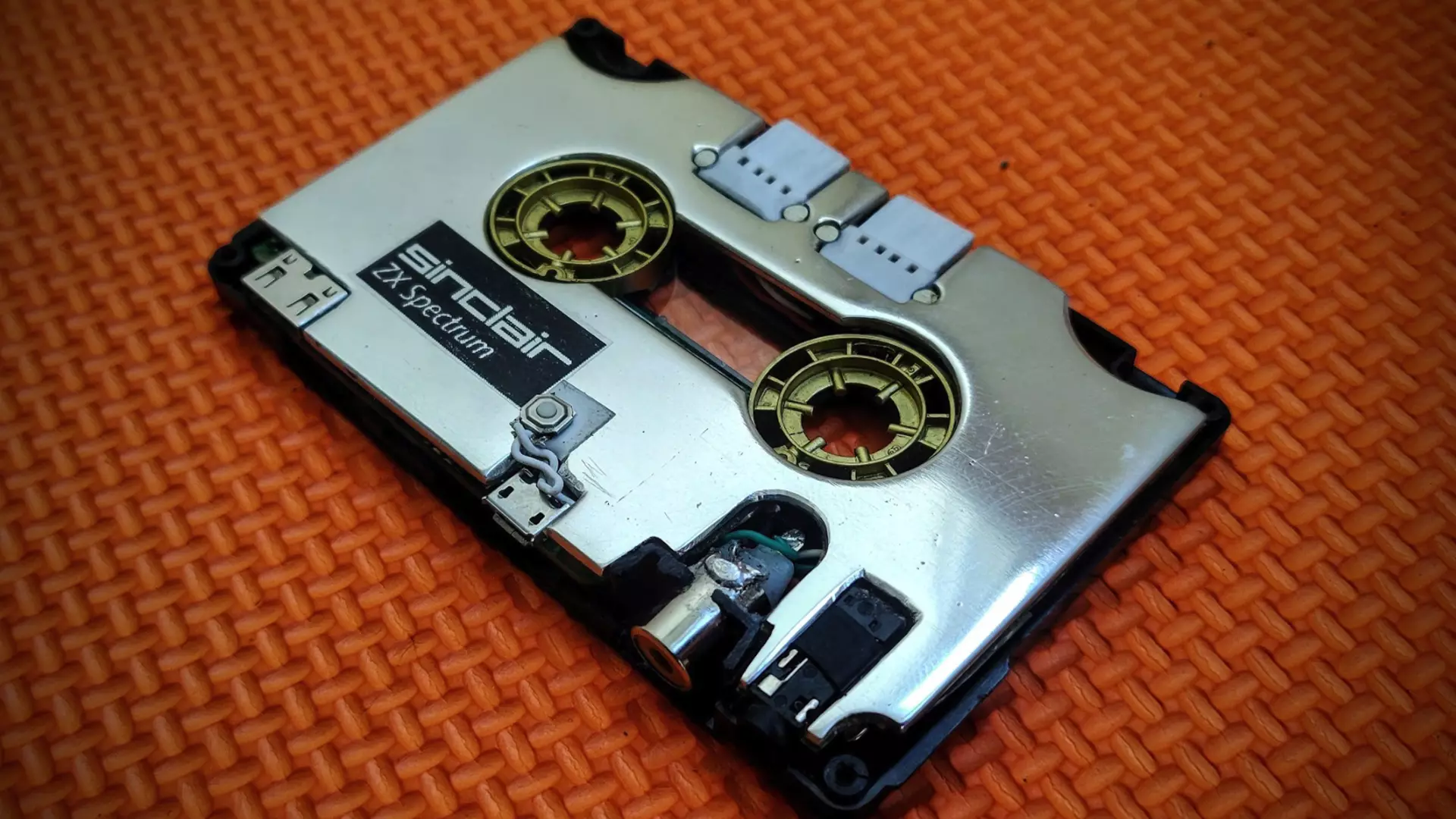 Joku muutti tämän Raspberry Pi -kasetin ZX Spectrum -emulaattoriksi