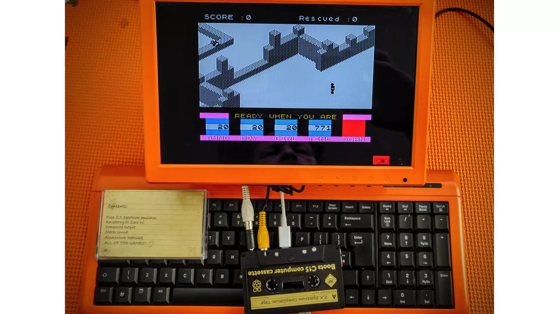 रास्पबेरी पाई एक स्क्रीन पर ZX स्पेक्ट्रम का अनुकरण करती है।