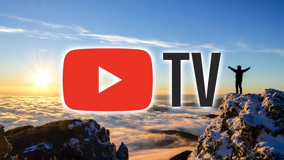 Mixi fil-quċċata ta' muntanja jiċċelebra l-logo ta' YouTube TV