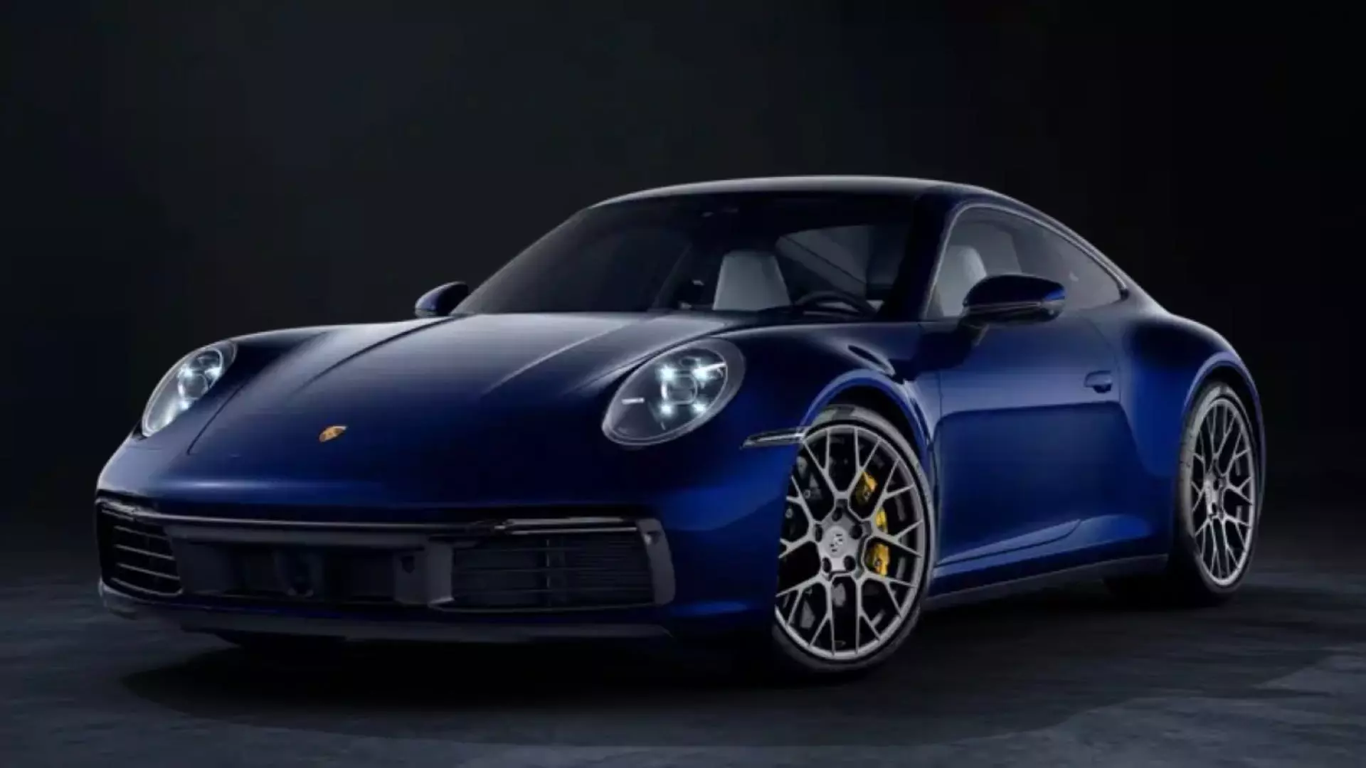 Porsche 911 Carerra 4 yn blau