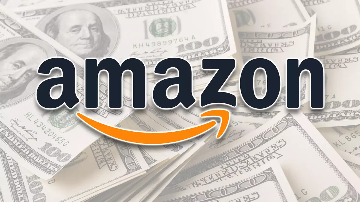 Логото на Amazon върху купчина пари.