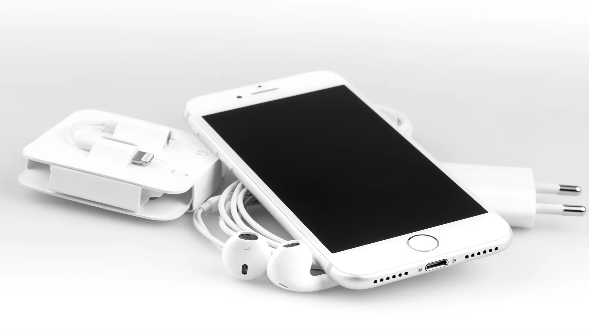 Ett foto av iPhone 7, den första iPhonen som släppte hörlurar med sladd.