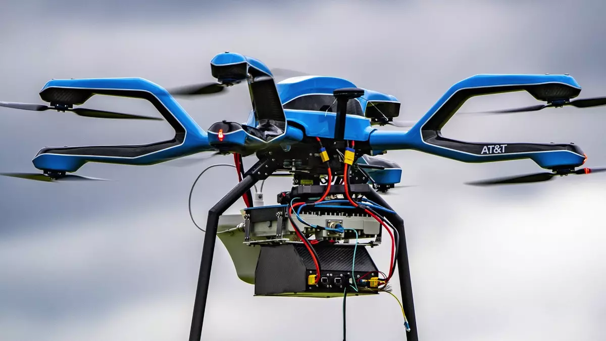 Ny drone AT&T 5G Flying COW eny amin'ny rivotra.