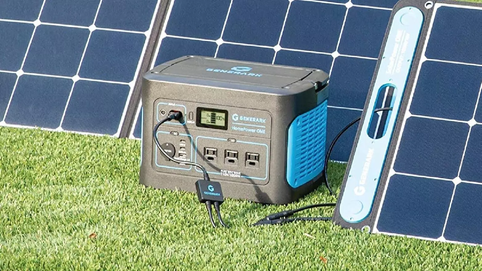 Sončni generator na travniku