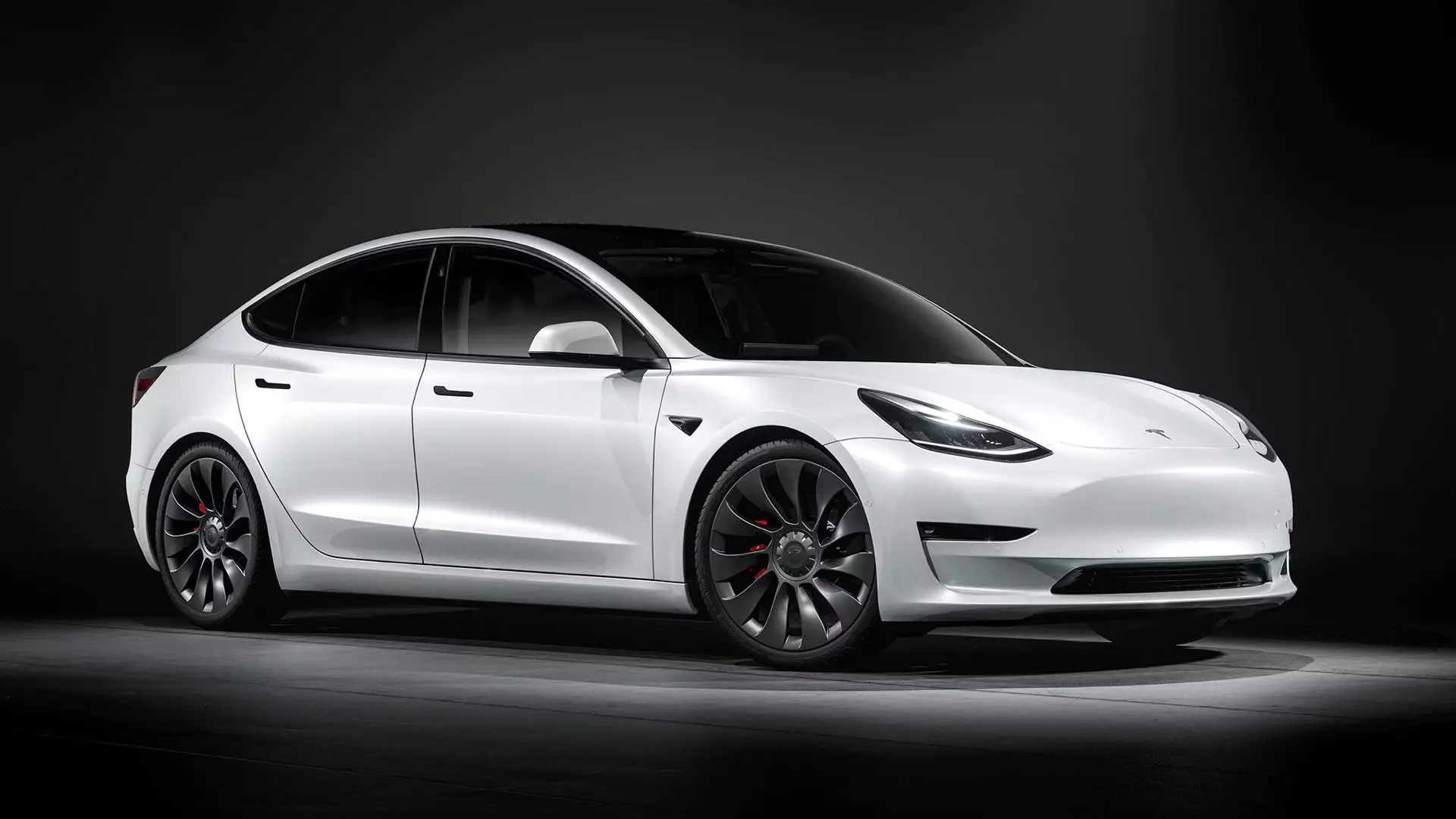 Tesla Model 3 z roku 2021