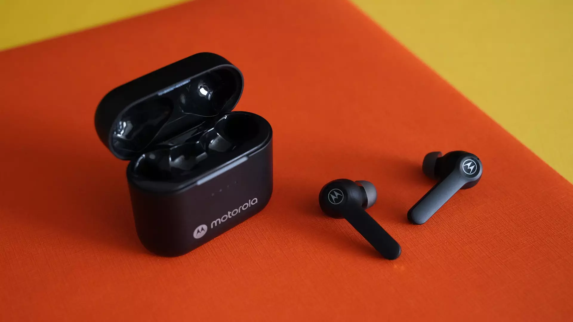 „Moto Buds-S ANC“ ausinių apžvalga: „Motorola“ galėtų veikti geriau